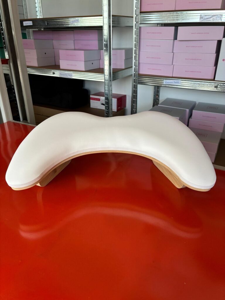 Apoya manos en U con base en madera – cginsumos.uy